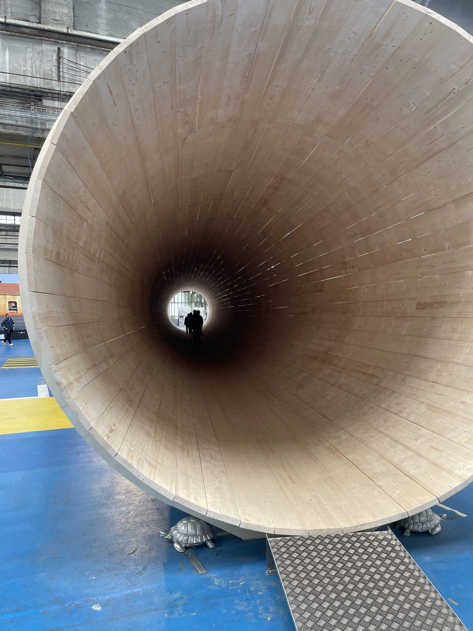 On a visité : La Biennale d'art contemporain de Lyon 2024 aux Grands Locos 🎨 - 7 à Lyon, le ...