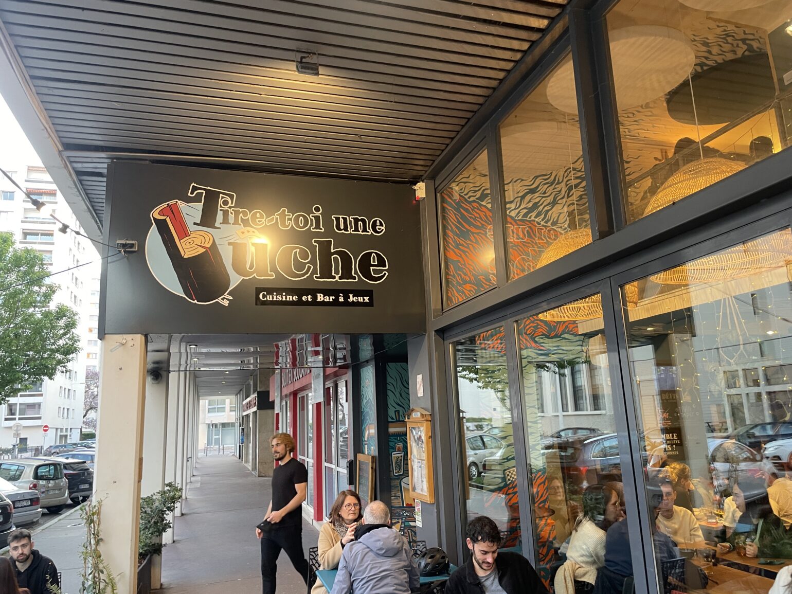 Tire-toi une Bûche - Cuisine et Bar à jeux à Lyon : C'est don ben l'fun 🪵🎲 - 7 à Lyon, le ...